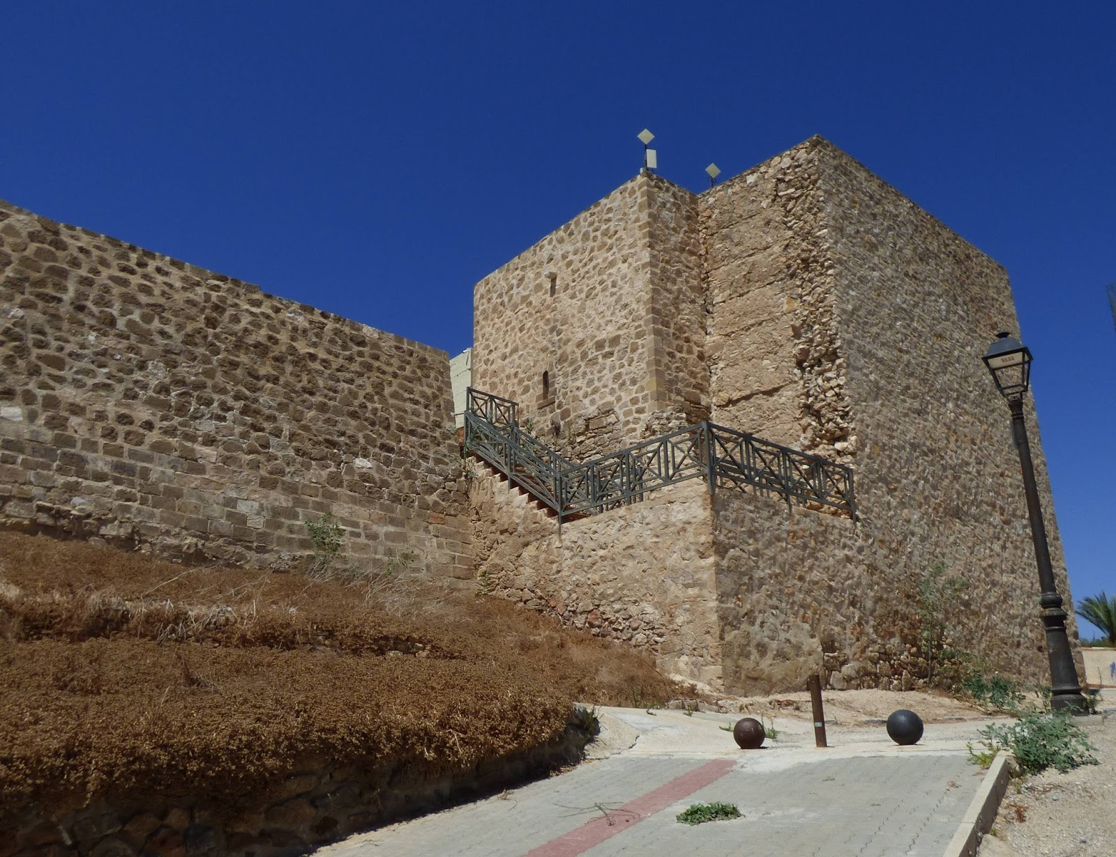 Guía de los Castillos, Torres y Fortificaciones de Alicante: Castillo ...