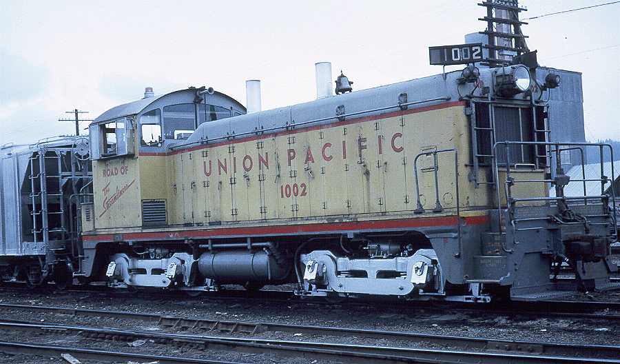 Eddie's Rail Fan Page: Union Pacific Railroad EMD NW 2 yard switcher ...