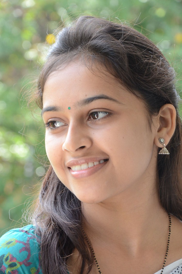 Sri Divya - Gorgeous in White Saree - Tollywood Image Spotlite