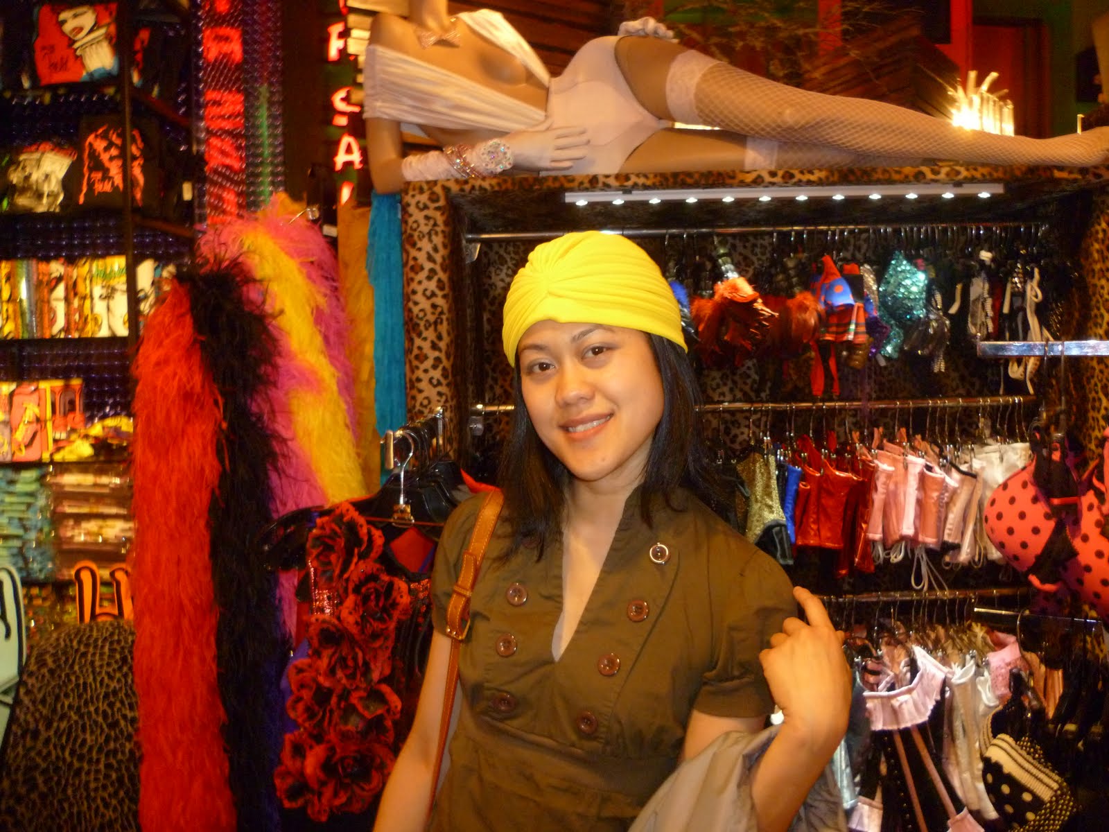 ESTILO NYC: SHOP AND ROCK AT THE PATRICIA FIELD BOUTIQUE