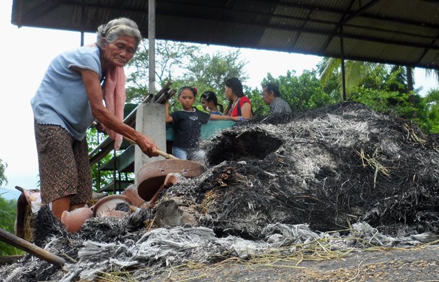 mybeautifulILOILO: Pottery Making in Miagao: True to Tradition
