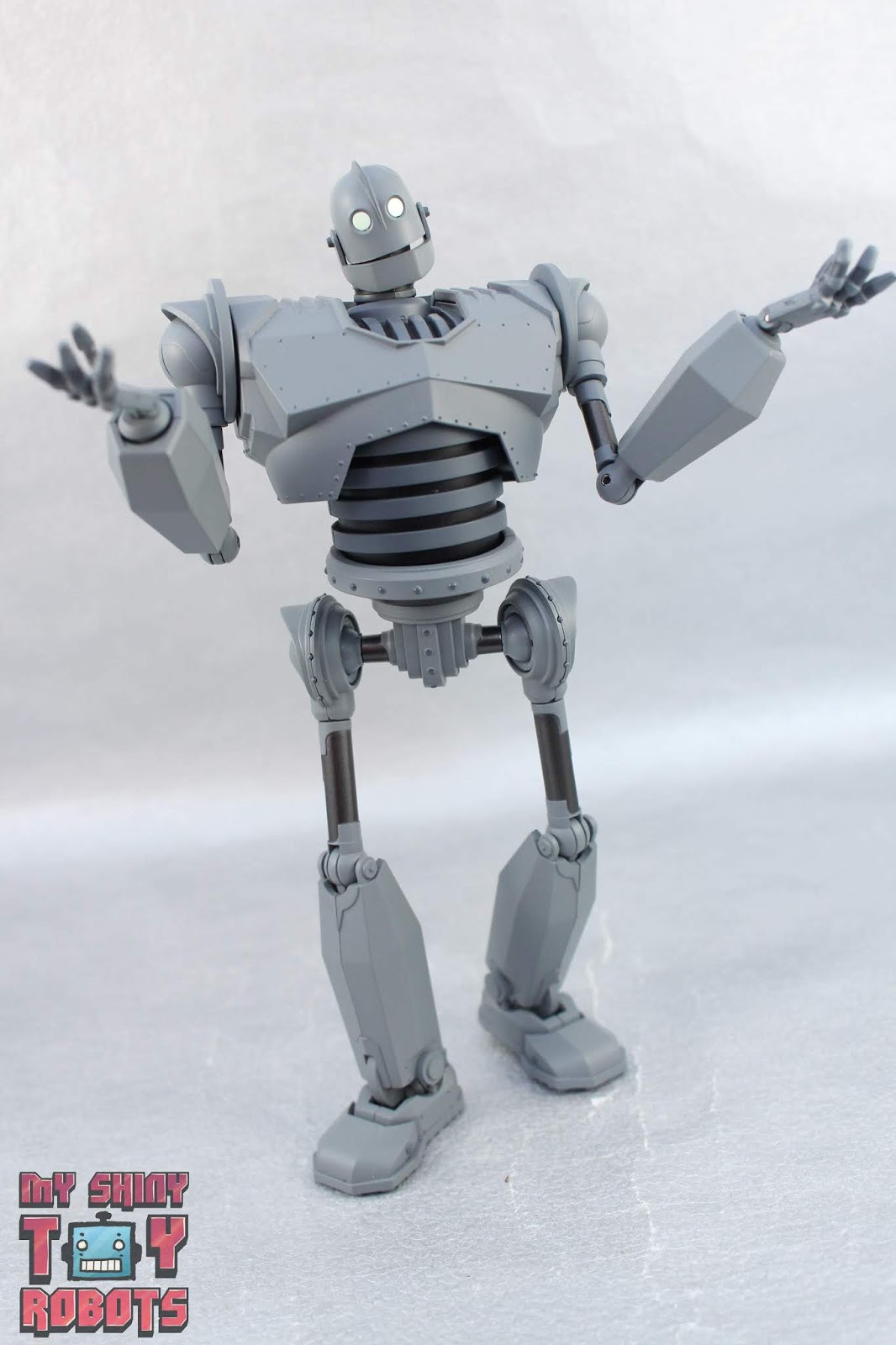 My Shiny Toy Robots: Toybox REVIEW: RIOBOT Iron Giant