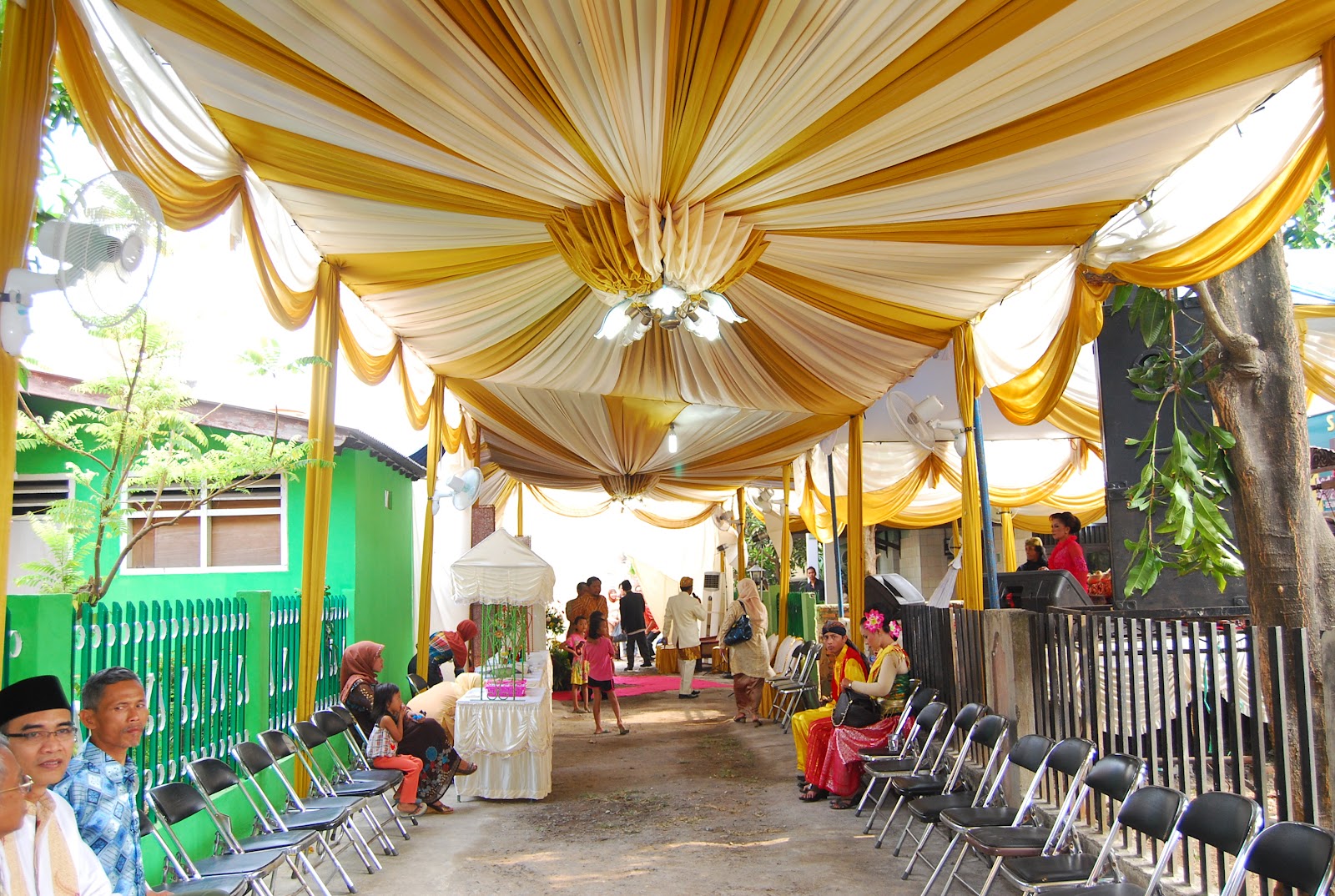 Rias Pengantin & Salon Kecantikan Bekasi: TENDA CENTRIS