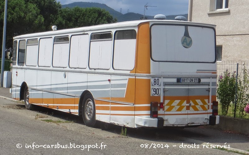 info cars & Bus: RENAULT S53 camping cars (ex tourisme Vernay)