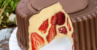 BOMBOM DE MORANGOS GIGANTES