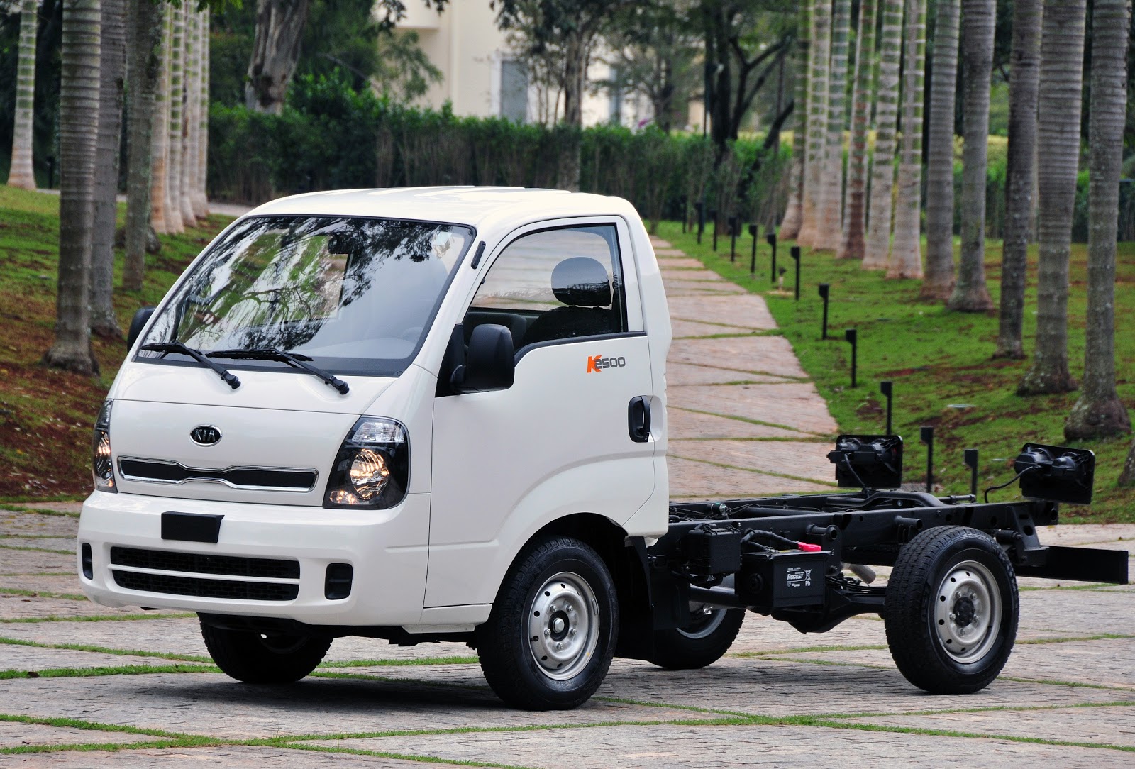 CAMINHOES CARRETAS E TRANSPORTES: Bongo