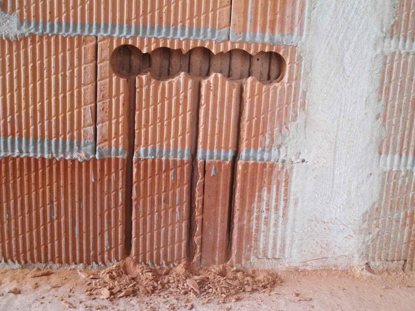 Bautagebuch - "Cremlingen" mit der FIBAV: Tag 44: Schlitze stemmen und ...