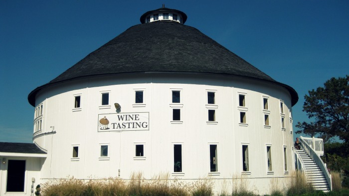 Baking Boy: Michigan Wine Tour...First Stop: Round Barn