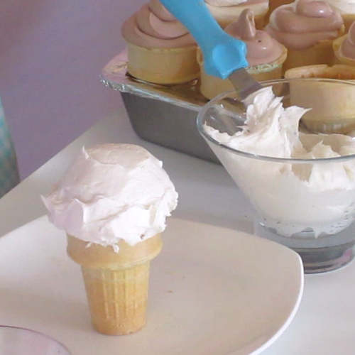 {VIDEO} Cupcake Ice Cream Cones - The Lindsay Ann