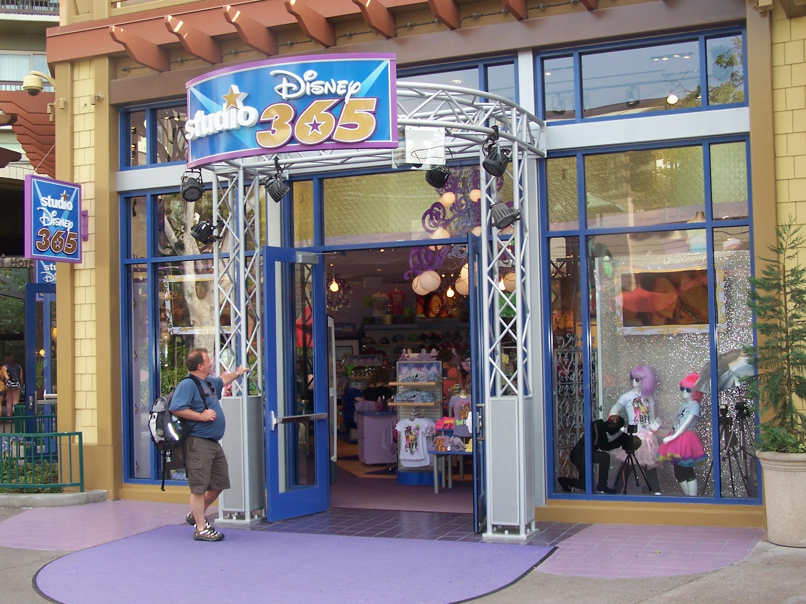 D Que Blog: Let's Go Downtown