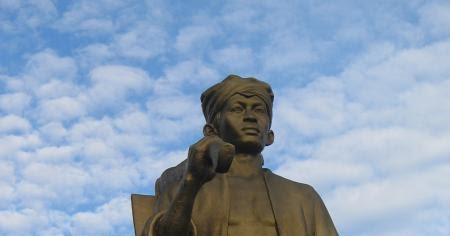 Patung Pak Tani di Alun-Alun Temanggung ~ Titania Az Zahra