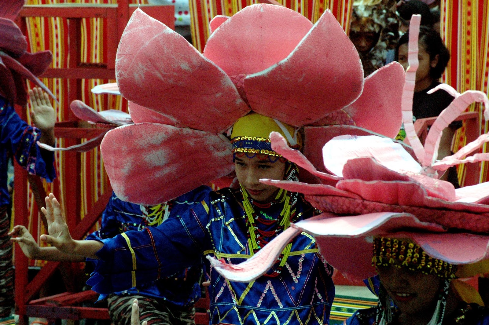 DUDE FOR FOOD: Side Views: Faces of the Kadayawan