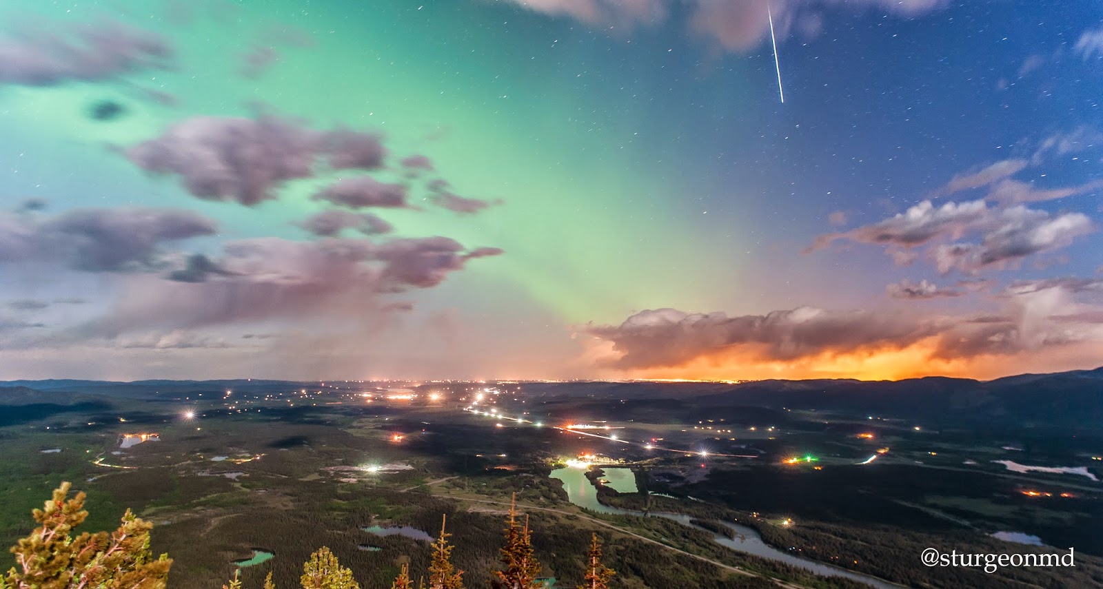 Sturgeon M.D.: Aurora Borealis with a shooting star over Calgary from ...
