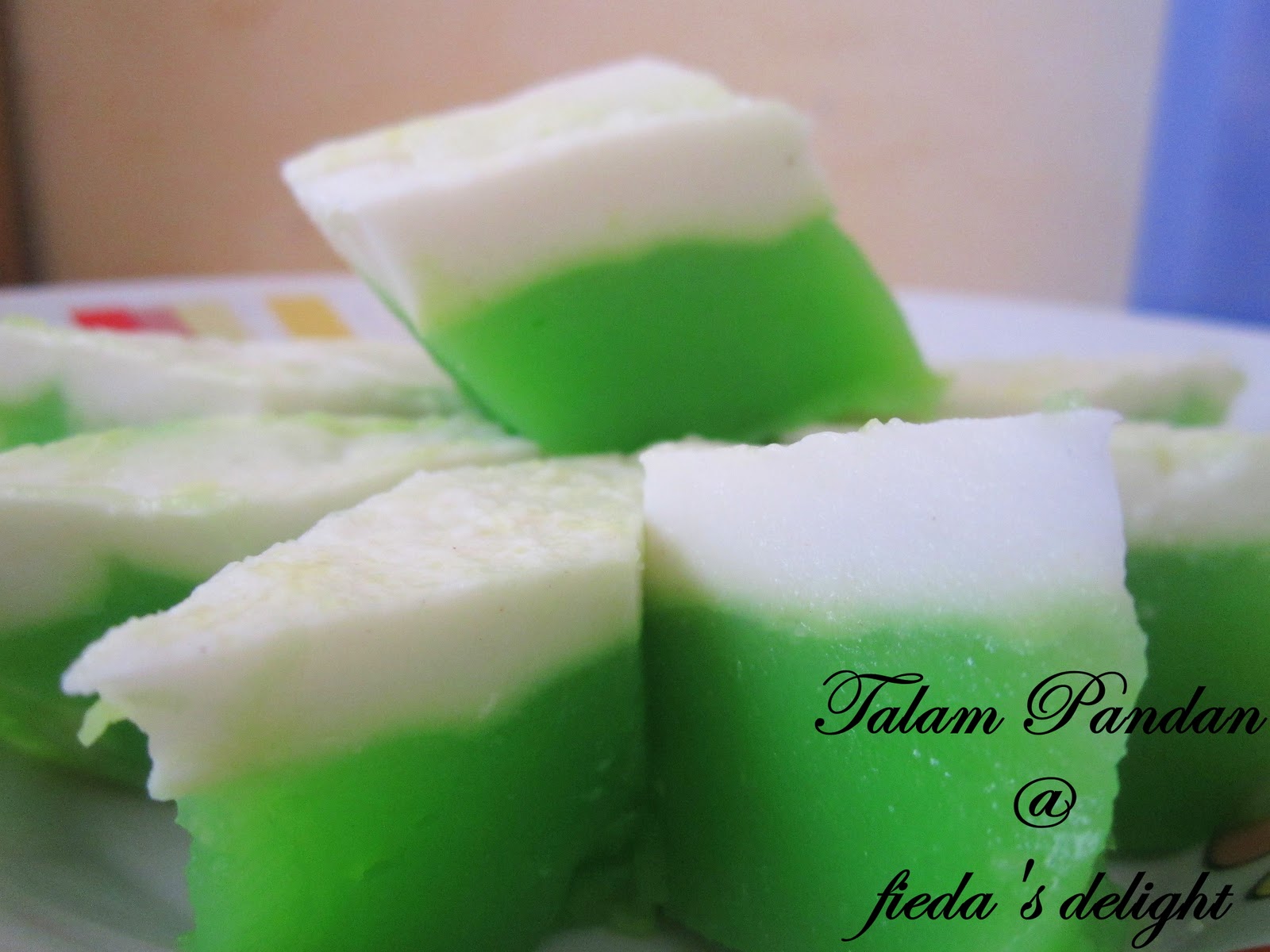 CooKiNG wITh LoVe...: Talam Pandan Hijau