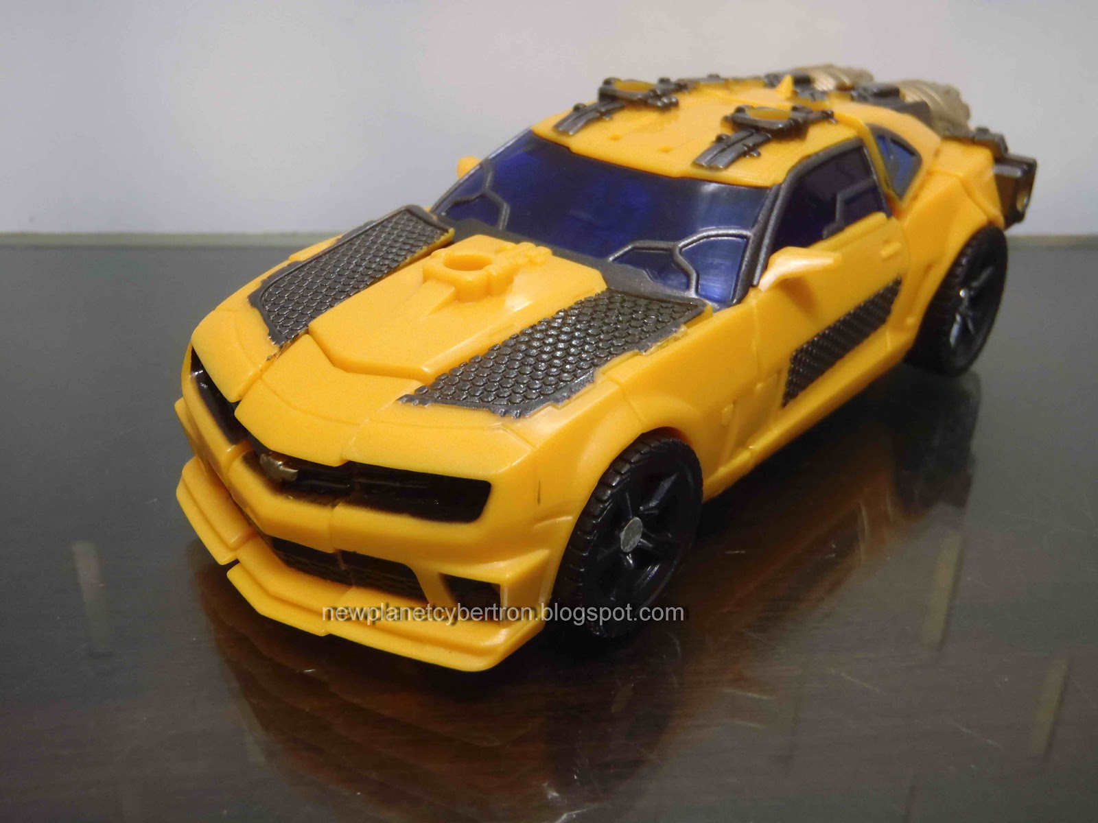 New Planet Cybertron: Transformers Review – Nitro Bumblebee (DOTM Deluxe)