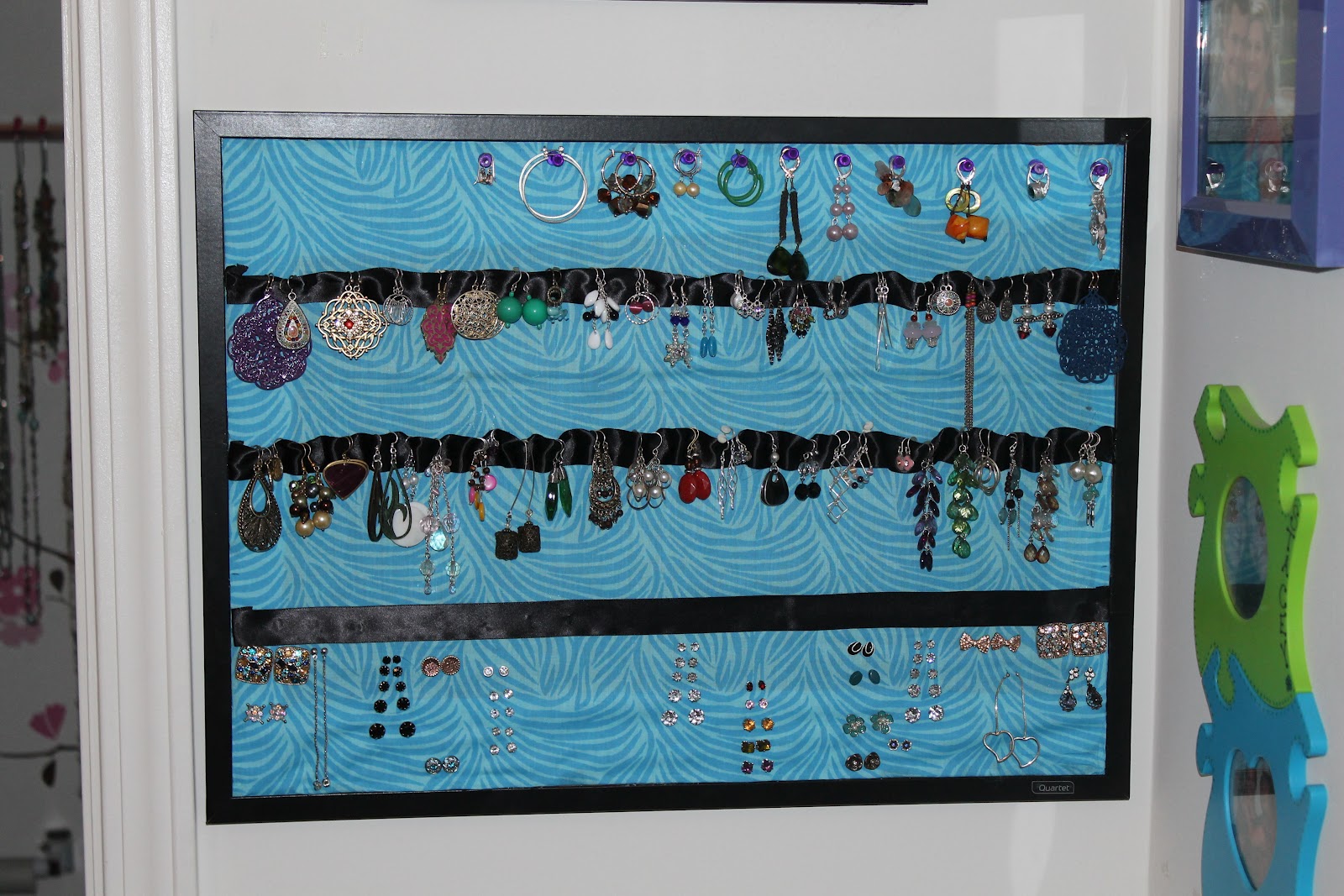 Poppies, Puppies, and Pearls: Earring Board Tutorial! DIY