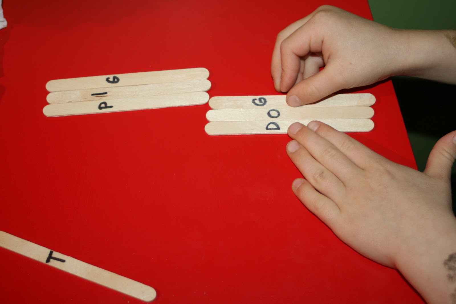 HomeSchooling Garden old: Popsicle sticks Spelling puzzle