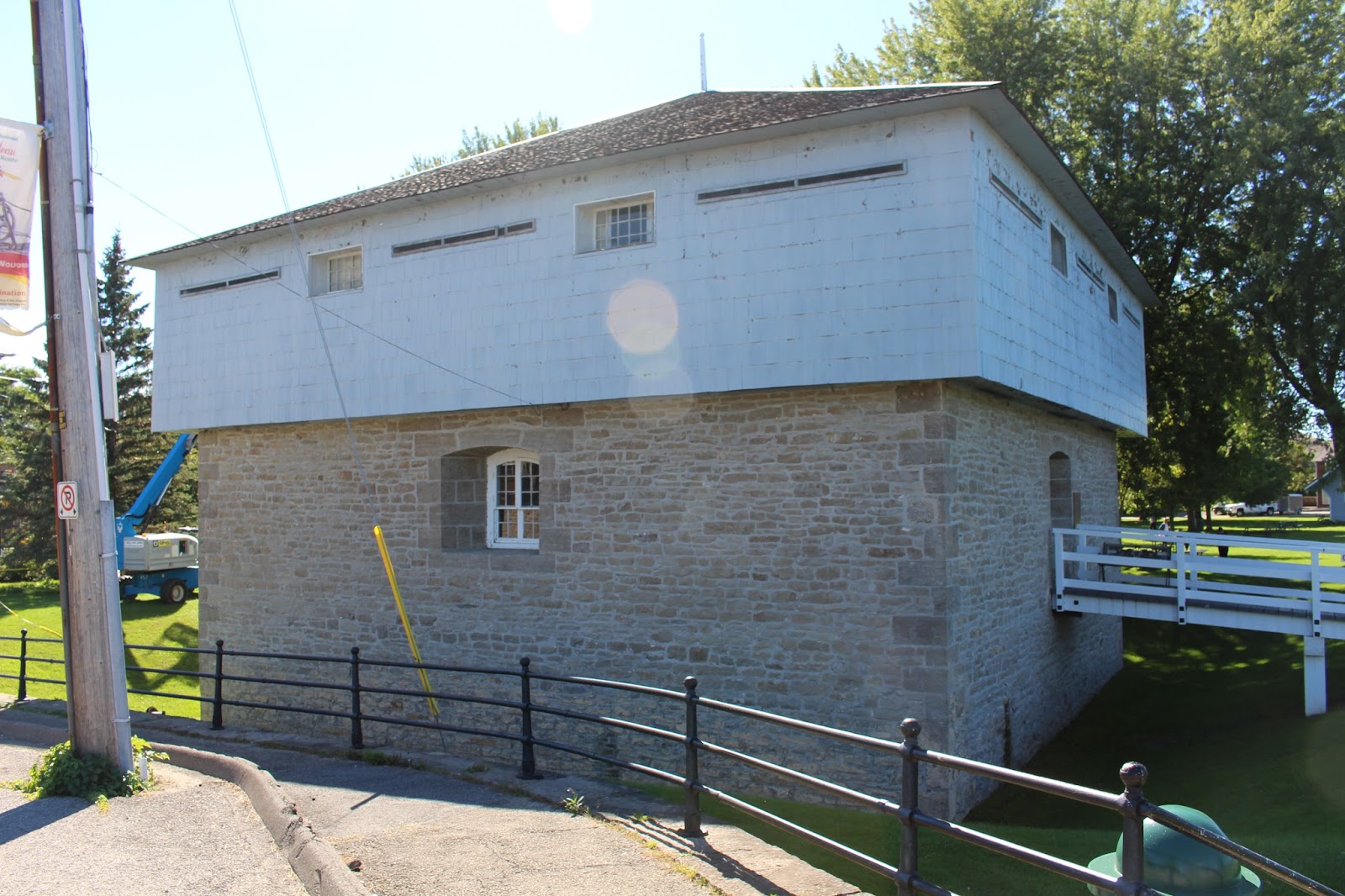 Memorials in Ottawa: Merrickville Blockhouse