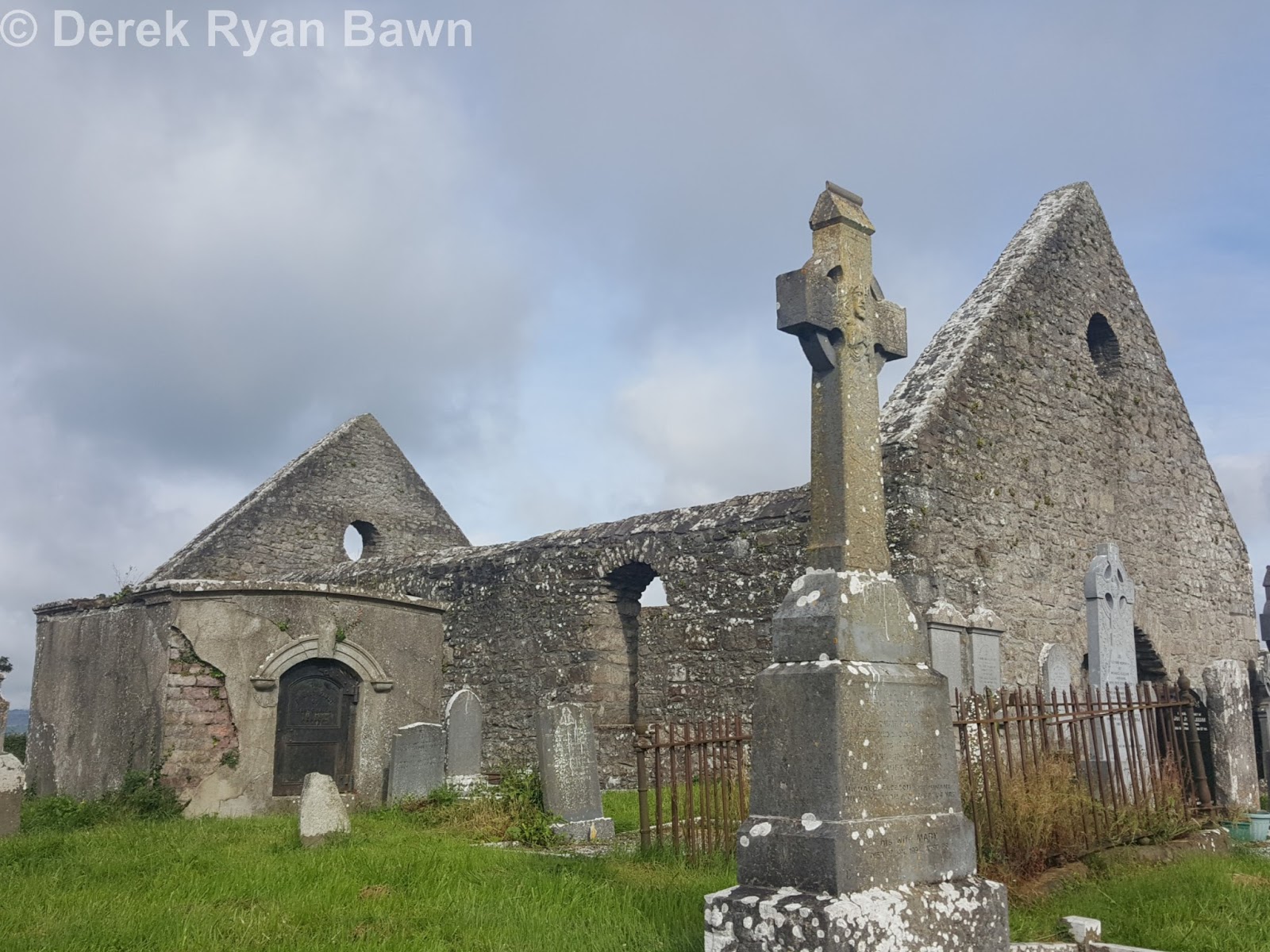 The Tipperary Antiquarian: What indeed was a "Cloghinkelly"?