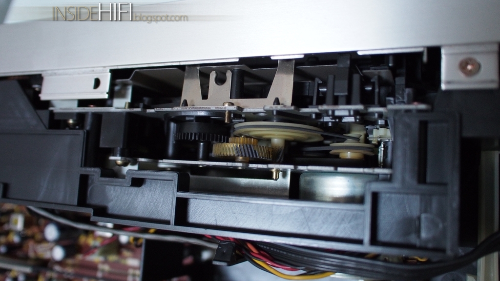 Inside Hi-Fi: Technics RS-M216