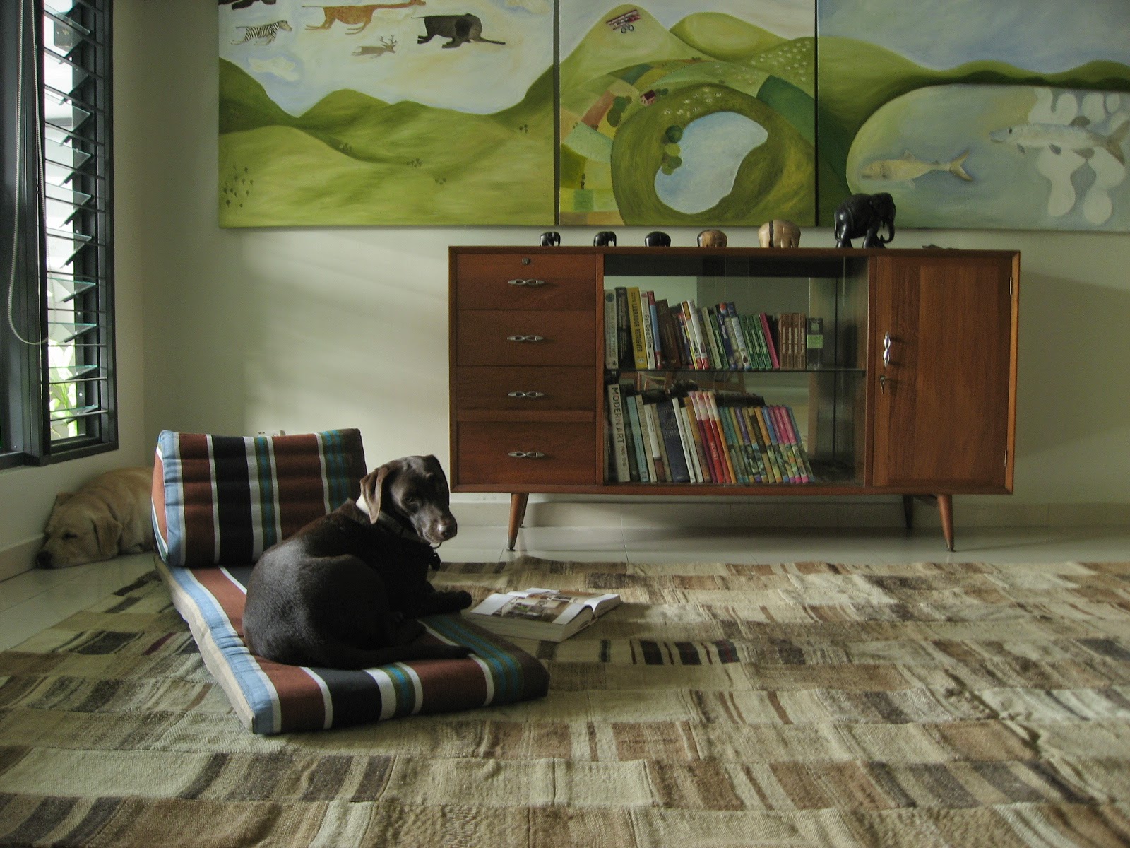 It's a (happy) dog's life: Mariko hosts her dog house tour 2014