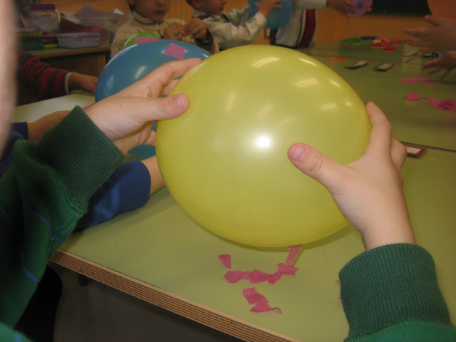 BLOG DE AULA: GARABATOS: ELECTRICIDAD ESTÁTICA CON GLOBOS