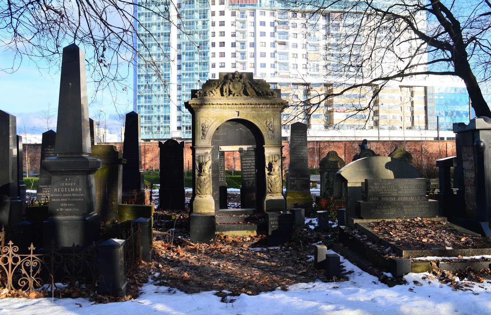 W-wa Jeziorki: A visit to the Jewish cemetery, Warsaw