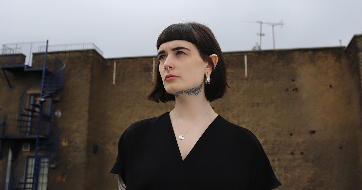 Fidjit | Women with Tattoos