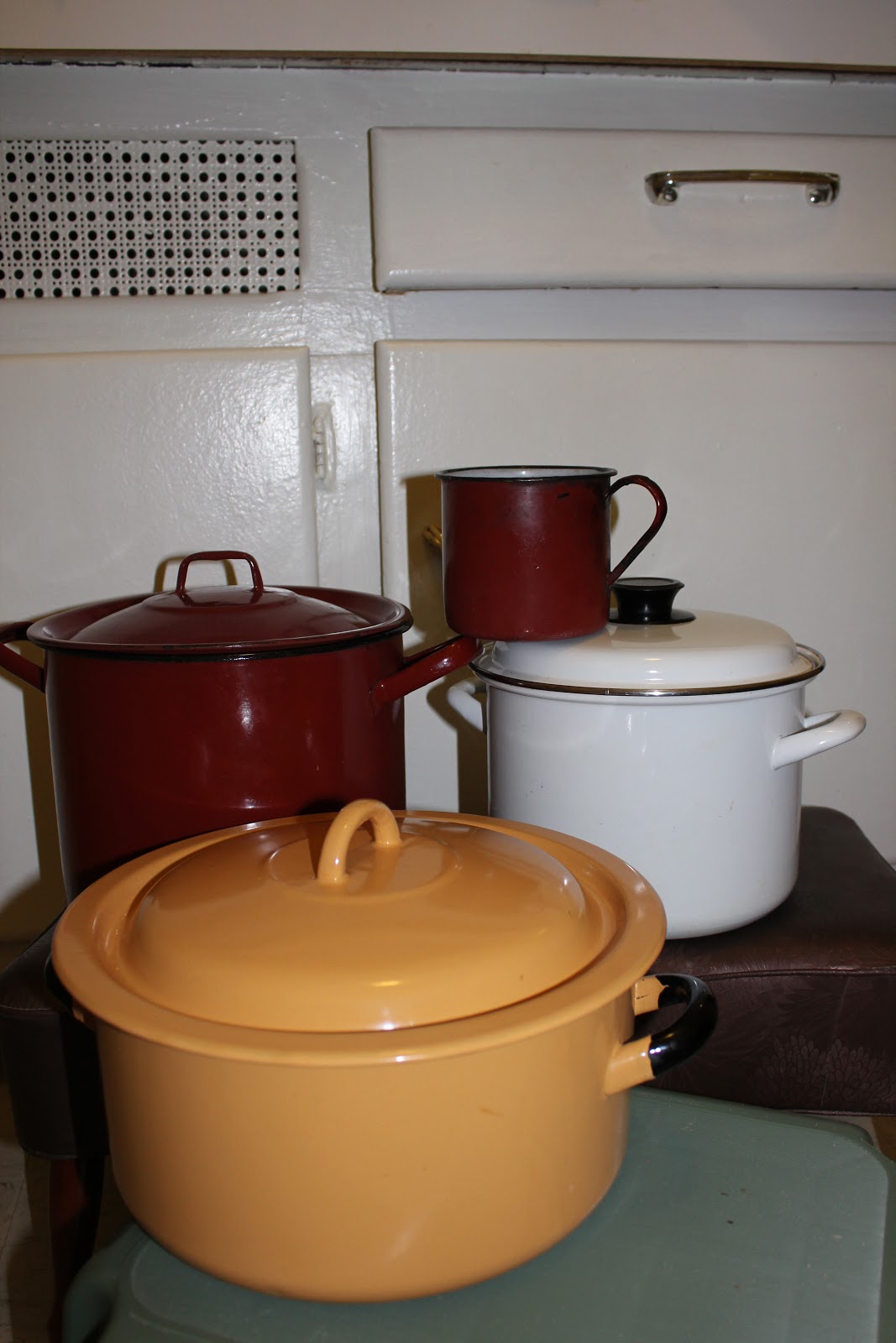 Outremont Vintage: Coloured pots (Poland, 1950s) - SOLD