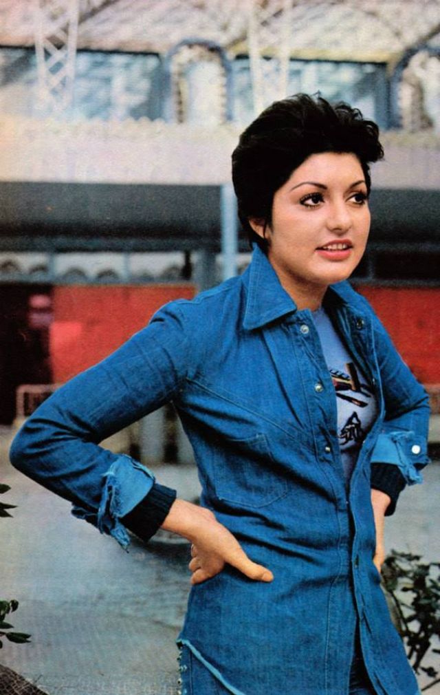 40 Fascinating Photographs of Googoosh, One of Iran's Biggest Pop Stars ...