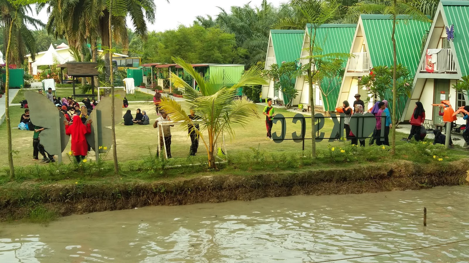 Kuala Selangor Cabin Camp (KSCC): HOBBITSTAY DAN TUBESTAY DI KSCC