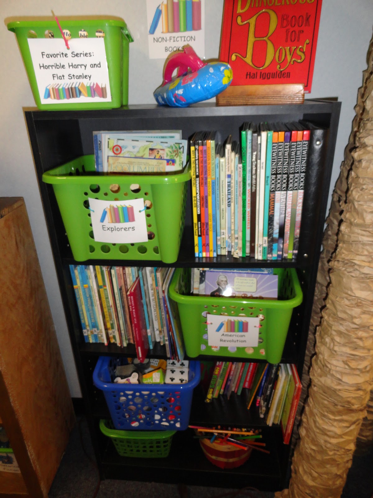 A Crafty Teacher: Classroom Library