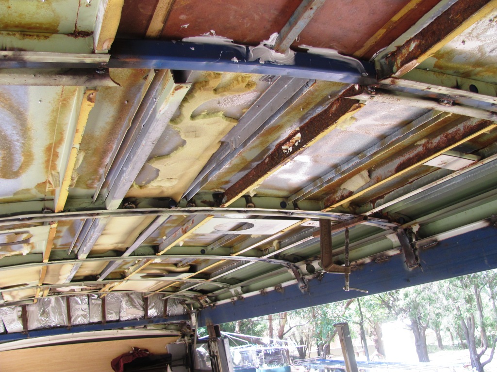 Robbiebago Adventures: Bus Conversion: More roof work