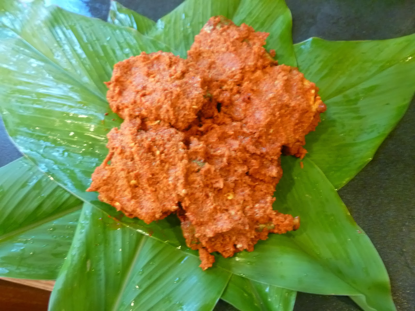 Indian Food: MoTla - Turmeric Leaf wrapped Indian Mackerel