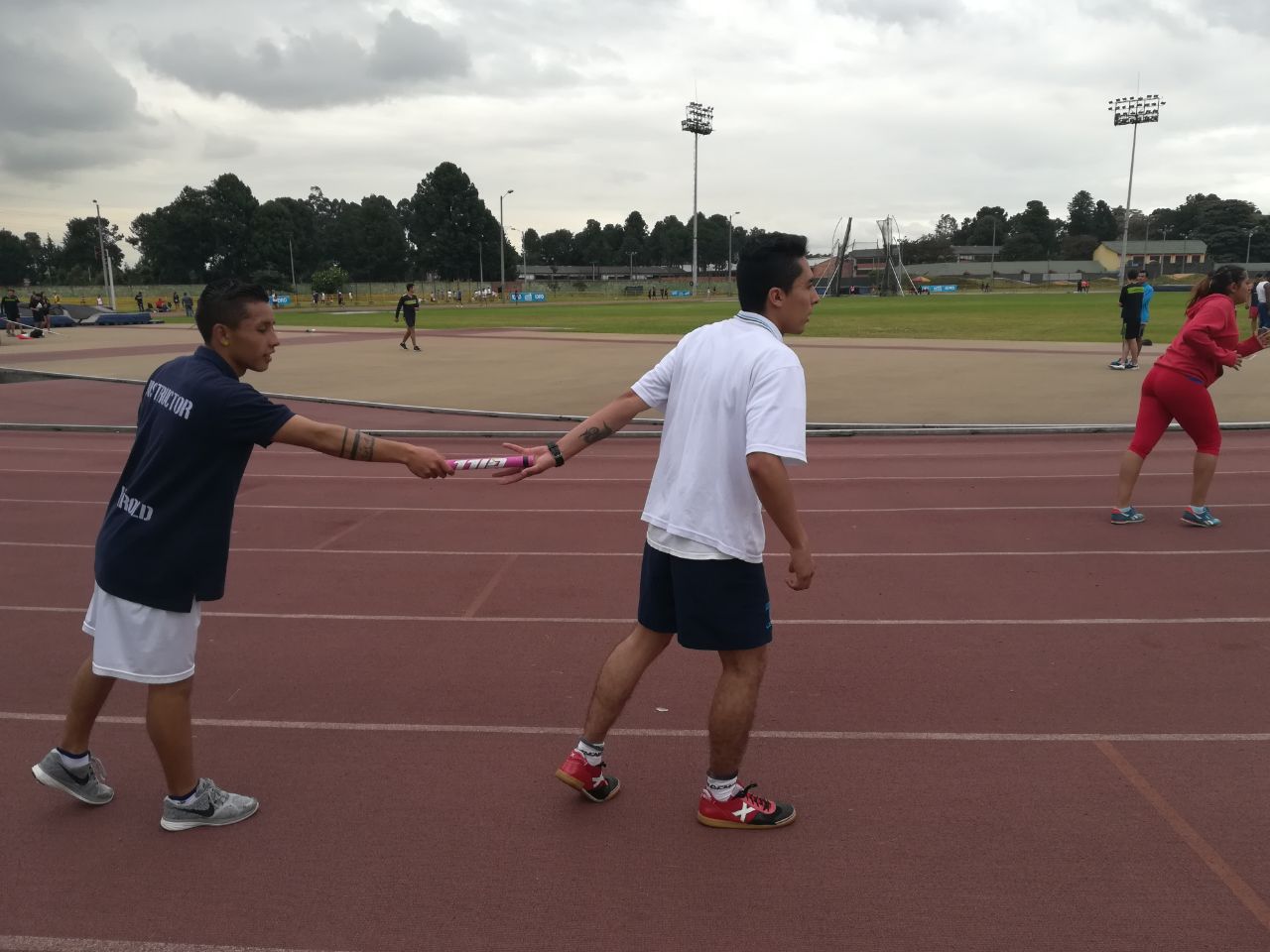 ATLETISMO : Descripción de la técnica de relevos