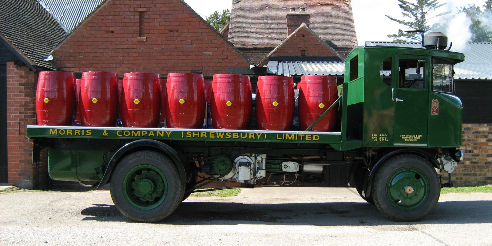 Sentinel Steam Loco 7109: Sentinel 8571 restored by the Salvage Squad