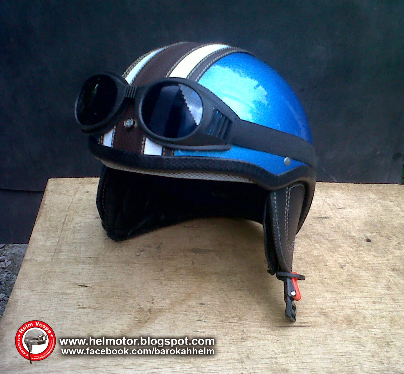 Helm 75 Biru Line BW ~ Helm Vespa