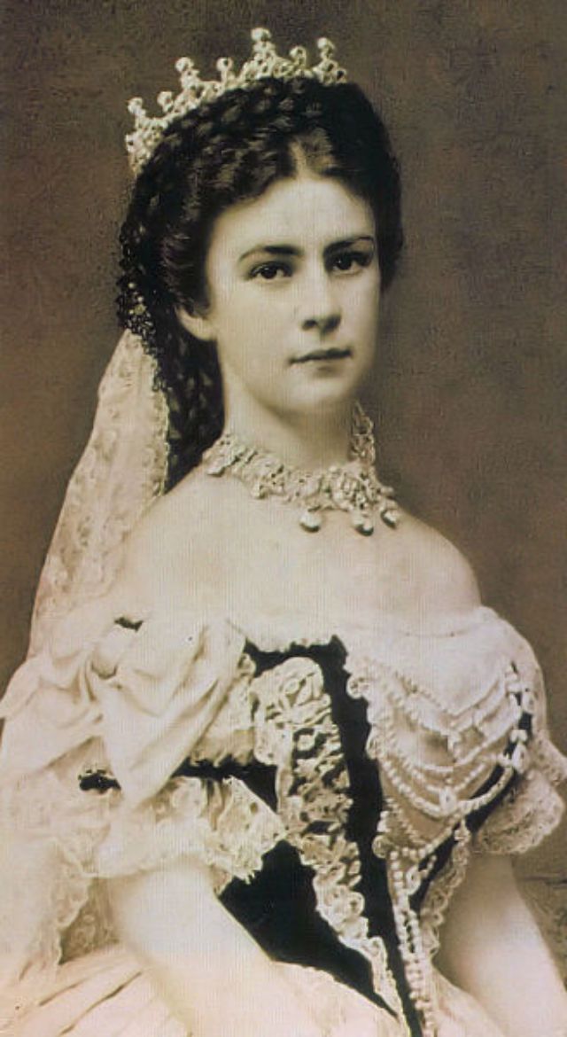 Rare Portrait Photos of Empress Elisabeth of Austria in the 19th ...