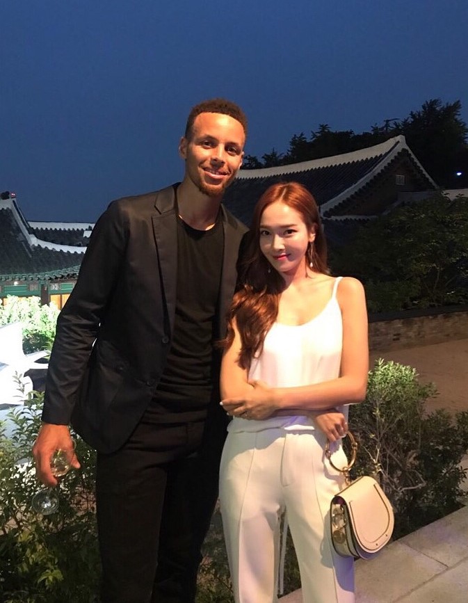 Jessica Jung snap photos with Stephen Curry - Wonderful Generation