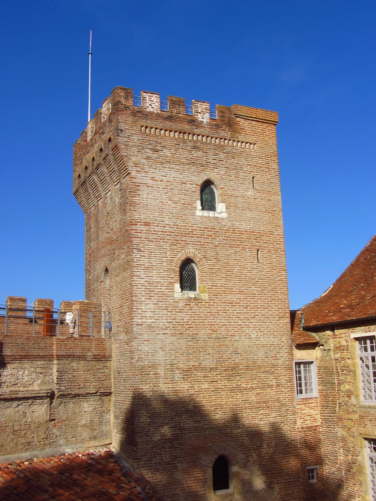 LES BAROUDEURS: château de Morlanne ( 64 )