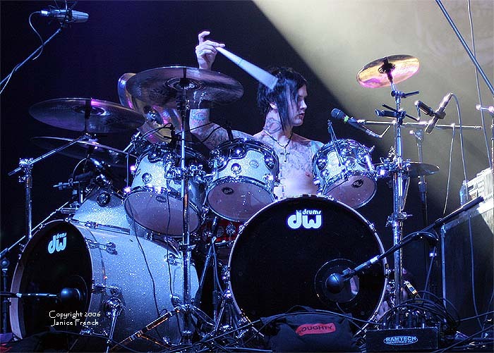 Biografi The Rev: drum yang pernah dipakai the rev