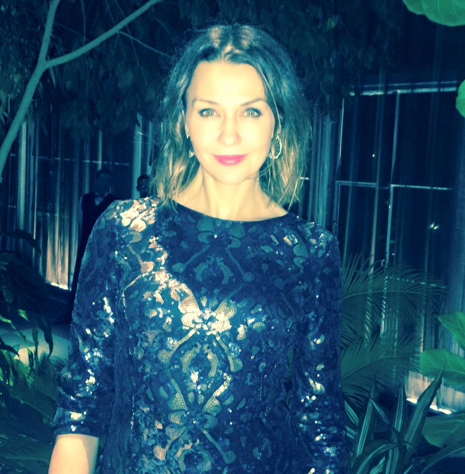 TVGIRLS: ANNA POPEK W LŚNIĄCEJ MINI SUKIENCE I W SANDAŁKACH NA SZPILCE ...