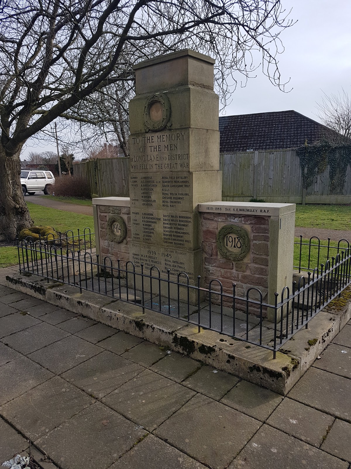 War Graves and Memorials: Long Lane War Memorial