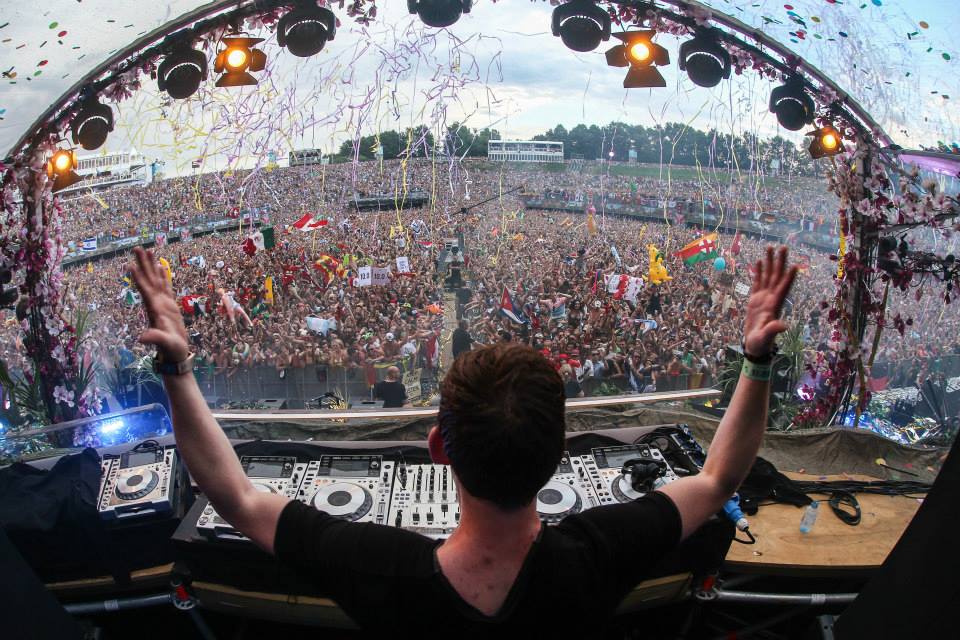 Billboard Music Hot Videos: Hardwell Live @ Tomorrowland 2013