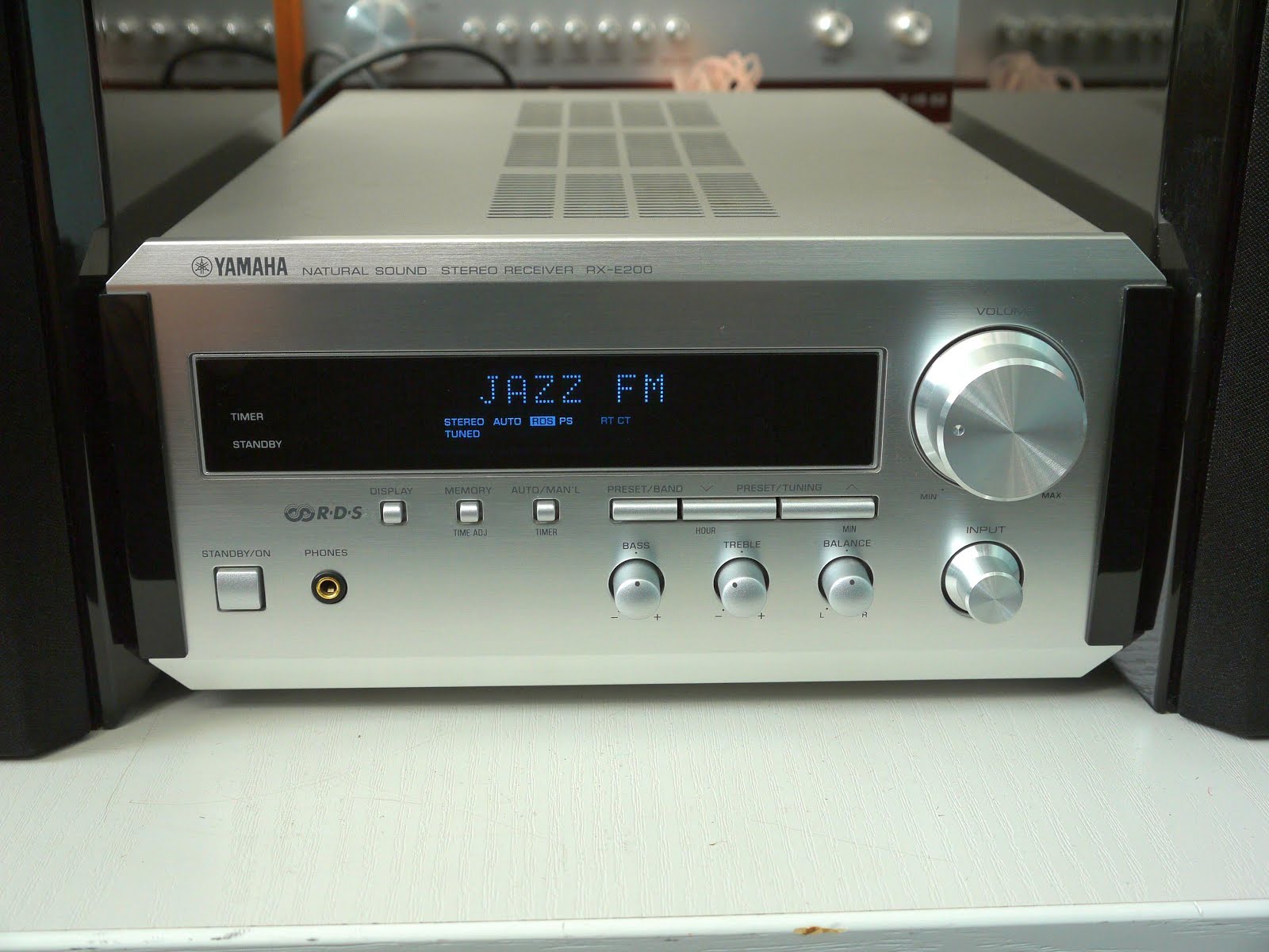 Yamaha RX-E200 - Stereo Receiver | AudioBaza