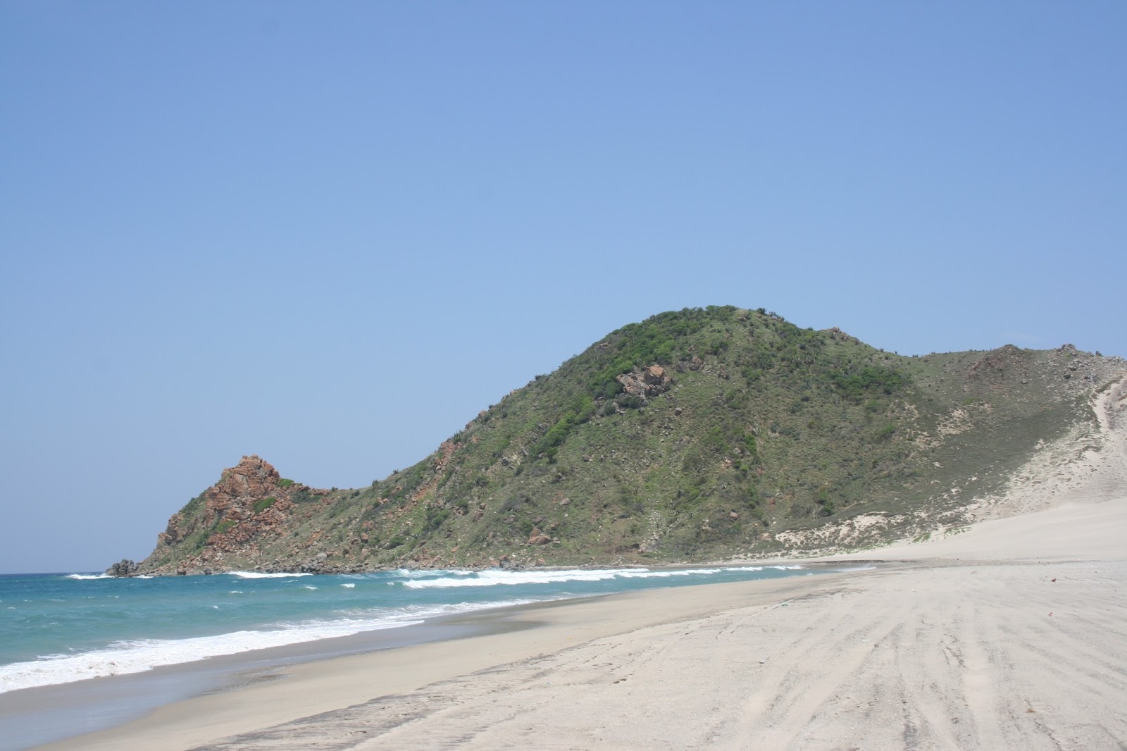 salinacruzoaxacasurfexpeditions: punta conejo surf spot mucho divertido