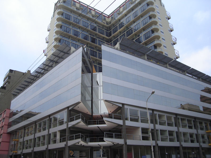 Avenida Benavides en Miraflores - Lima - Perú: Cuadra 5