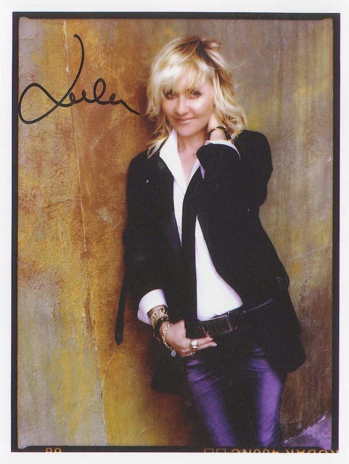 Celebrity Signings: Lulu (Singer & Actress)