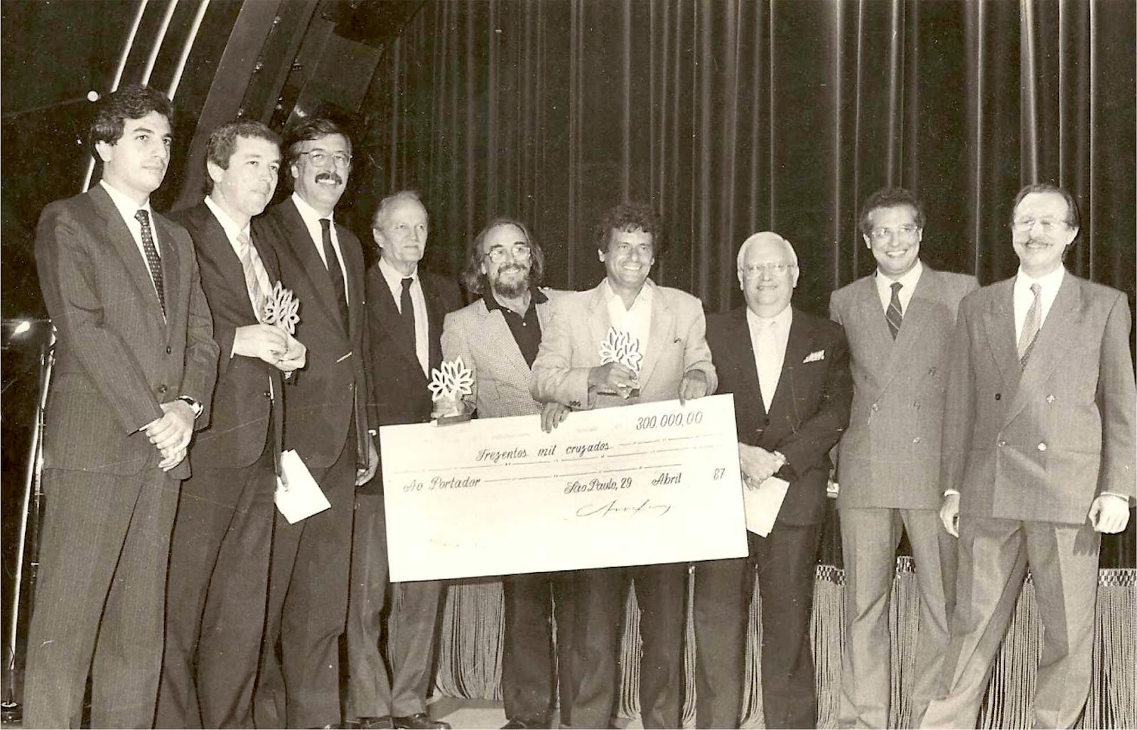 Graça Craidy: Artigo: Neil Ferreira, l'enfant terrible da criação