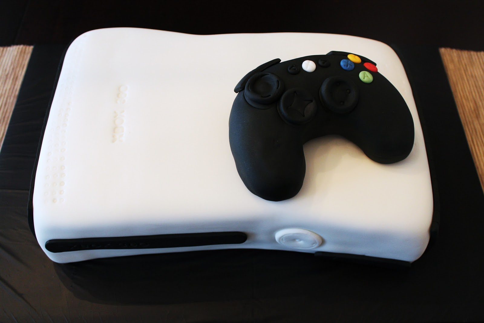 Creative Cakes by Lynn: White Xbox 360 Cake